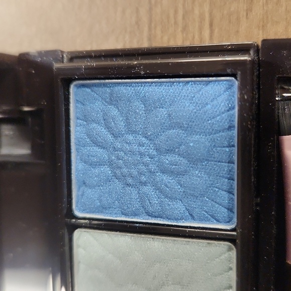 mark. | Makeup | Color Swing X Mark Mix It Up Eyeshadow Compact New ...
